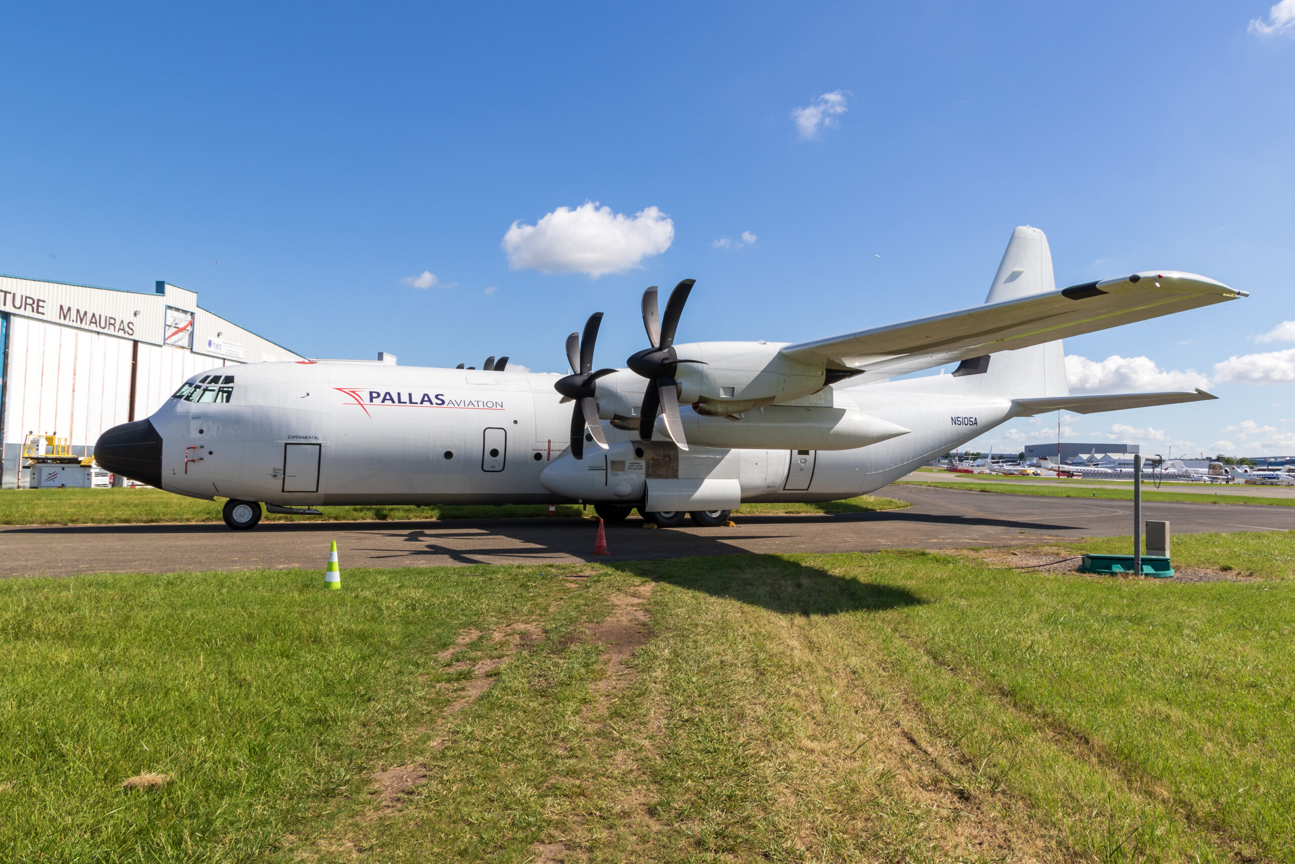 Hercules L-100 - AERgO - Australia's leading air charter broker